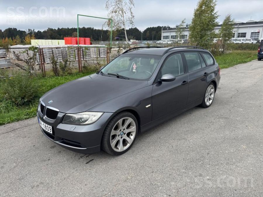 Grey BMW 320 2005 in Riga, with an engine capacity of 2.00 L and mileage of 327 thousand km for 3700 €, photo 3 on AUTOMOTO.COM.LV
