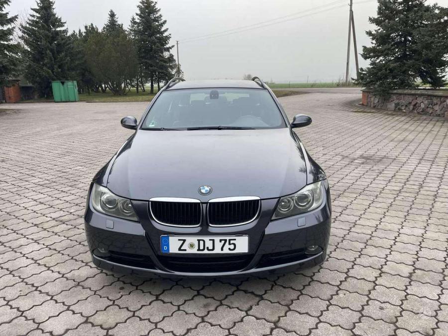 Grey BMW 320 2006 in Kedainiai, with an engine capacity of 2.00 L and mileage of 298 thousand km for 3450 €, photo 8 on AUTOMOTO.COM.LV