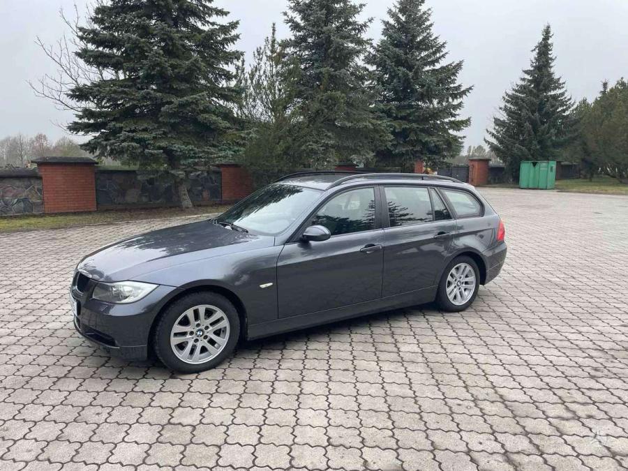 Grey BMW 320 2006 in Kedainiai, with an engine capacity of 2.00 L and mileage of 298 thousand km for 3450 €, photo 10 on AUTOMOTO.COM.LV