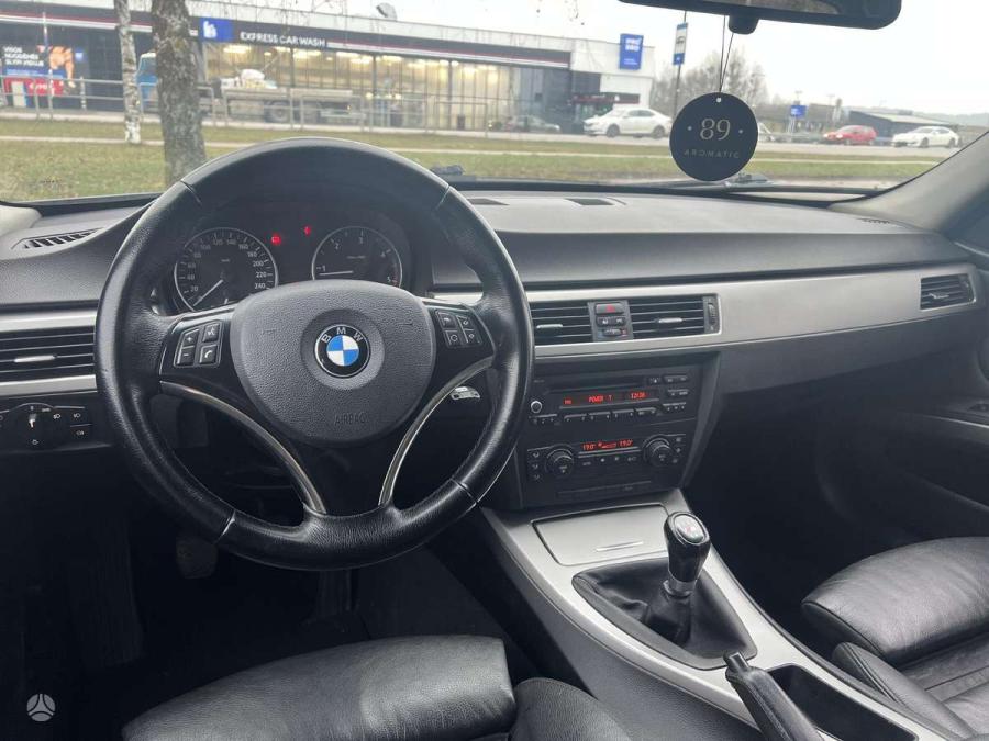 Grey BMW 320 2006 in Kaunas, with an engine capacity of 2.00 L and mileage of 370 thousand km for 2350 €, photo 18 on AUTOMOTO.COM.LV
