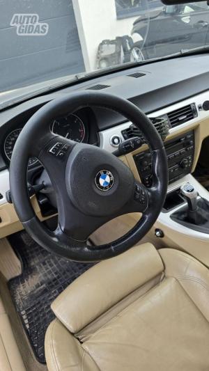 Pelēks BMW 320 2006 Viļņa, ar dzinēja tilpumu 2.00 L un nobraukumu 300 tūkst. km par 2050 €, foto 5 vietnē AUTOMOTO.COM.LV