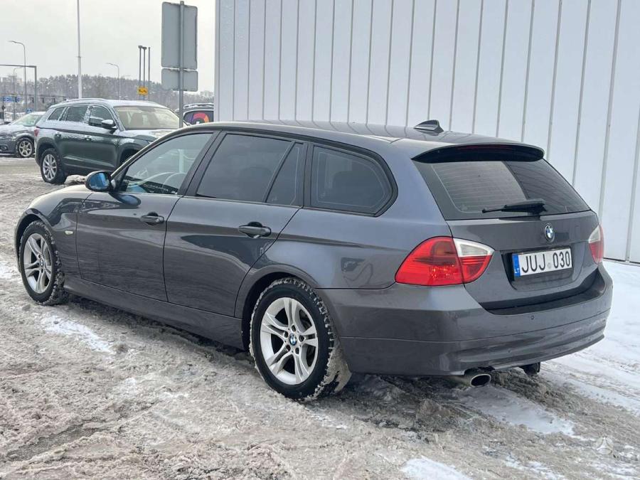 Grey BMW 320 2006 in Vilnius, with an engine capacity of 2.00 L and mileage of 274 thousand km for 2200 €, photo 3 on AUTOMOTO.COM.LV