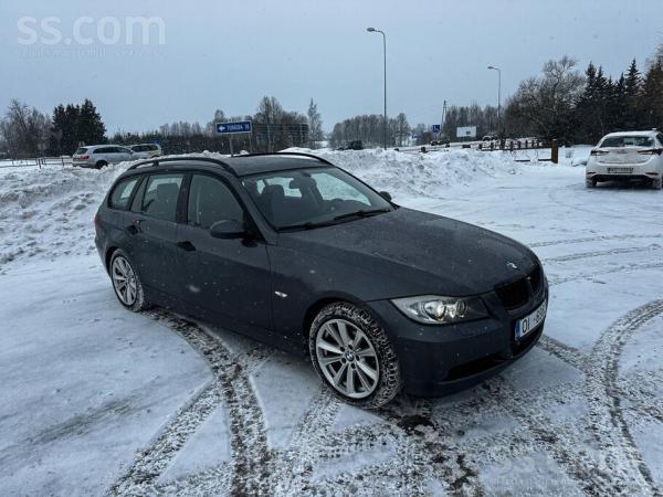 Grey BMW 320 2006 in Riga, with an engine capacity of 2.00 L and mileage of 222 thousand km for 4450 €, photo 4 on AUTOMOTO.COM.LV