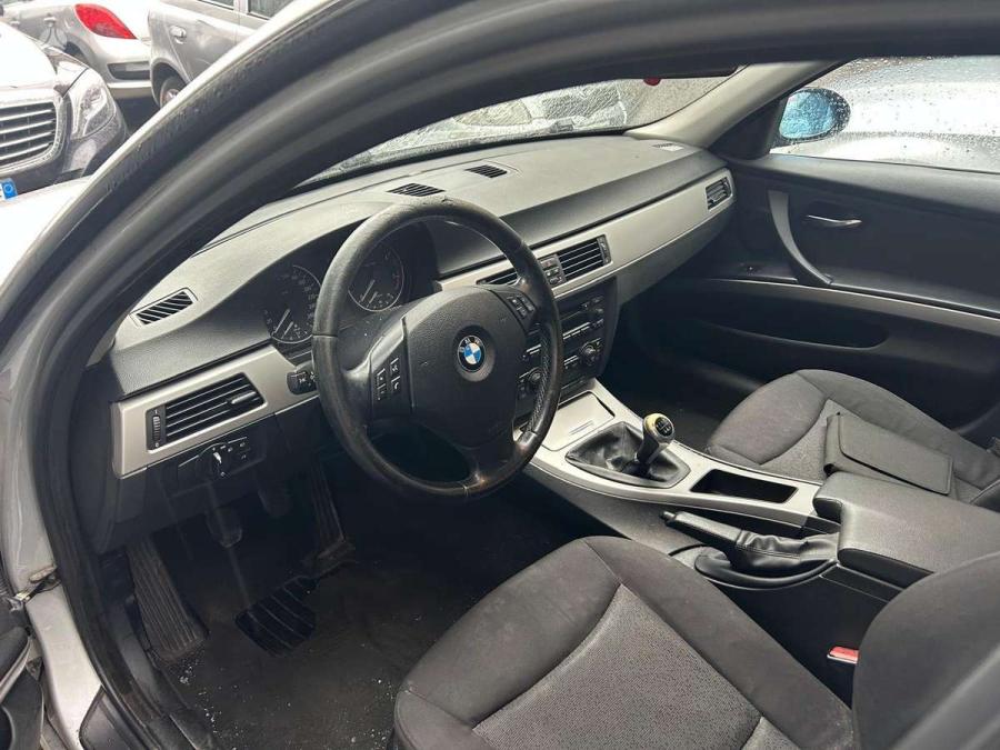 Pelēks BMW 320 2006 Tauragė, ar dzinēja tilpumu 2.00 L un nobraukumu 280 tūkst. km par 1800 €, foto 6 vietnē AUTOMOTO.COM.LV