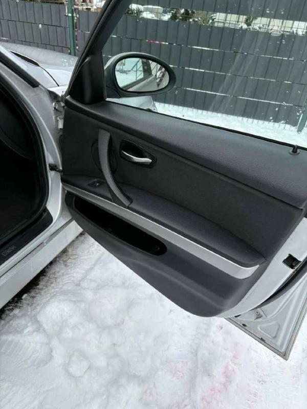 Grey BMW 320 2006 in Kaunas, with an engine capacity of 2.00 L and mileage of 319 thousand km for 3300 €, photo 5 on AUTOMOTO.COM.LV