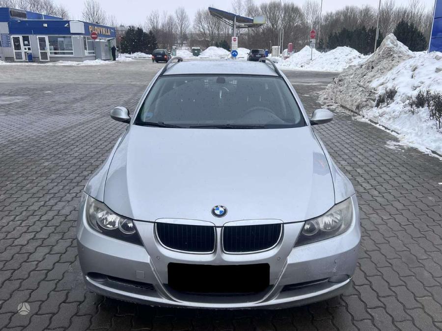 Pelēks BMW 320 2006 Klaipėda, ar dzinēja tilpumu 2.00 L un nobraukumu 385 tūkst. km par 2700 €, foto 3 vietnē AUTOMOTO.COM.LV
