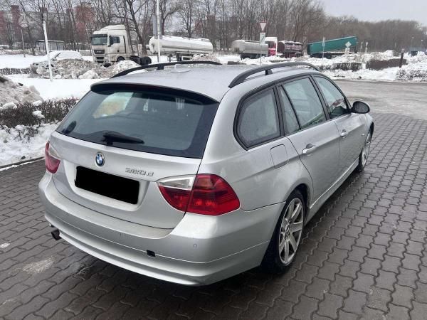 Pelēks BMW 320 2006 Klaipėda, ar dzinēja tilpumu 2.00 L un nobraukumu 385 tūkst. km par 2700 €, foto 6 vietnē AUTOMOTO.COM.LV
