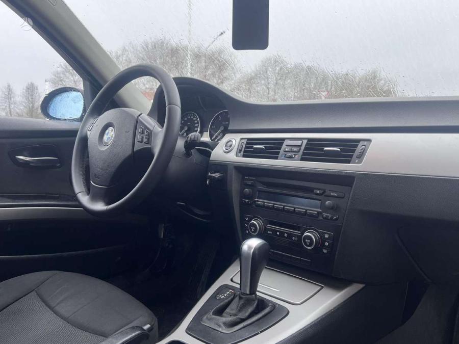 Pelēks BMW 320 2006 Klaipėda, ar dzinēja tilpumu 2.00 L un nobraukumu 385 tūkst. km par 2700 €, foto 11 vietnē AUTOMOTO.COM.LV