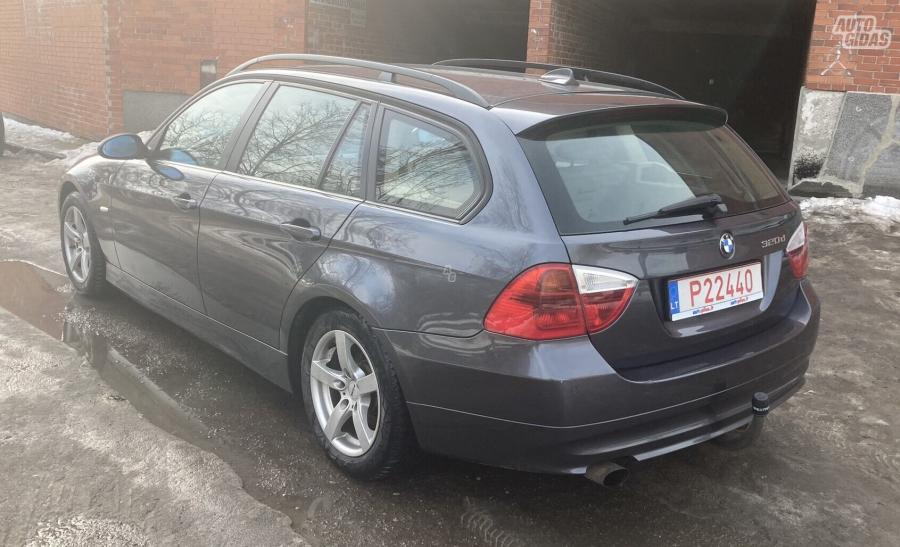 Pelēks BMW 320 2006 Viļņa, ar dzinēja tilpumu 2.00 L un nobraukumu 375 tūkst. km par 3399 €, foto 4 vietnē AUTOMOTO.COM.LV