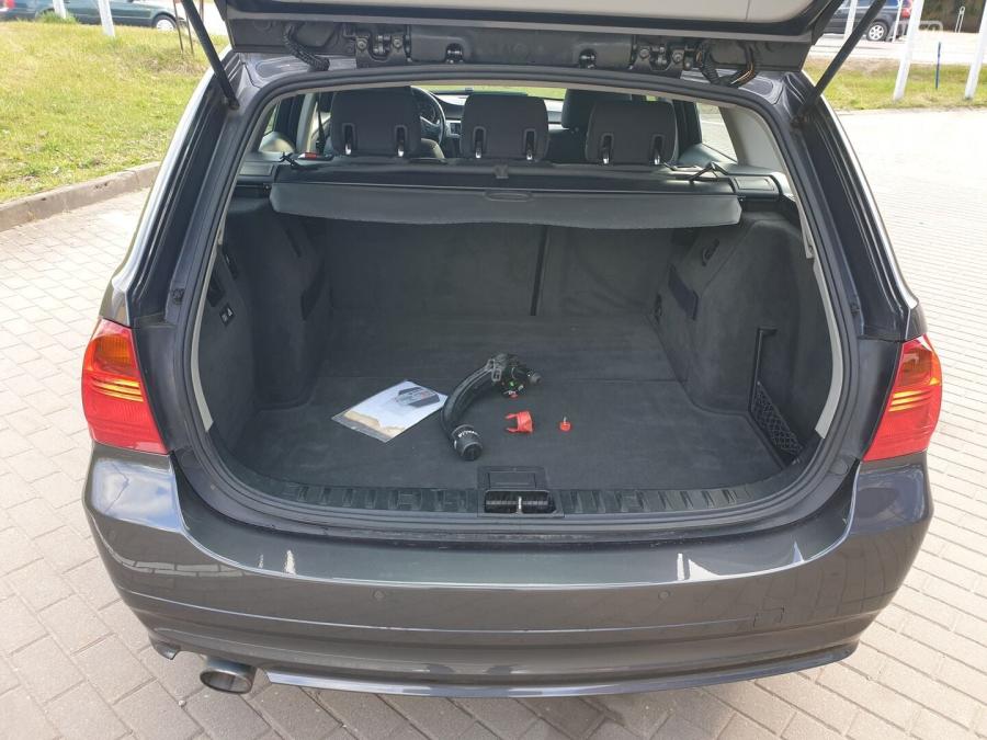 Grey BMW 320 2006 in Utena, with an engine capacity of 2.00 L and mileage of 328 thousand km for 3300 €, photo 16 on AUTOMOTO.COM.LV