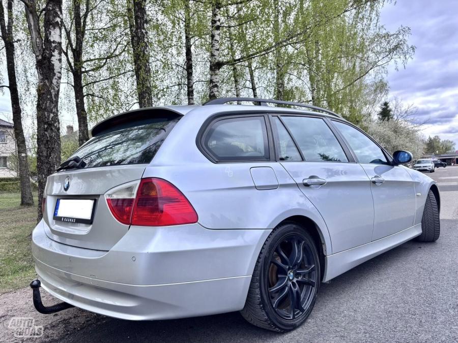 Grey BMW 320 2006 in Kaunas, with an engine capacity of 2.00 L and mileage of 335 thousand km for 2350 €, photo 3 on AUTOMOTO.COM.LV