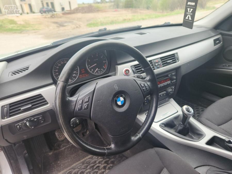 Grey BMW 320 2006 in Siauliai, with an engine capacity of 2.00 L and mileage of 350 thousand km for 1600 €, photo 12 on AUTOMOTO.COM.LV