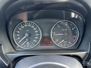 Pelēks BMW 320 2006 Klaipėda, ar dzinēja tilpumu 2.00 L un nobraukumu 339 tūkst. km par 2750 €, foto 18 vietnē AUTOMOTO.COM.LV