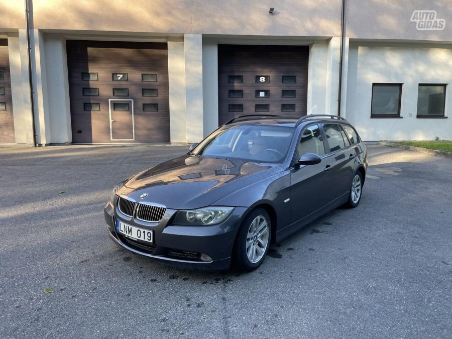 Grey BMW 320 2006 in Klaipeda, with an engine capacity of 2.00 L and mileage of 320 thousand km for 2750 €, photo 1 on AUTOMOTO.COM.LV