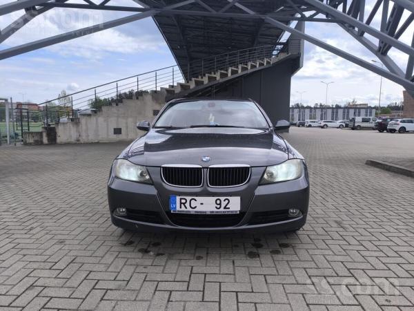 Pelēks BMW 320 2006 Valmiera, ar dzinēja tilpumu 2.00 L un nobraukumu 323 tūkst. km par 2600 €, foto 2 vietnē AUTOMOTO.COM.LV