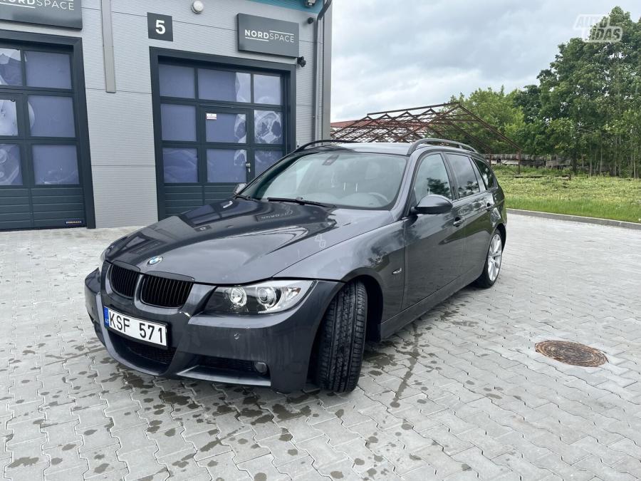 Pelēks BMW 320 2006 Panevēža, ar dzinēja tilpumu 2.00 L un nobraukumu 358 tūkst. km par 2800 €, foto 1 vietnē AUTOMOTO.COM.LV