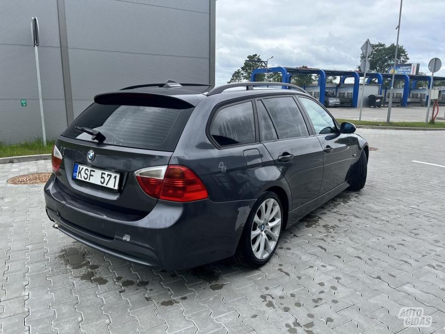 Pelēks BMW 320 2006 Panevēža, ar dzinēja tilpumu 2.00 L un nobraukumu 358 tūkst. km par 2800 €, foto 5 vietnē AUTOMOTO.COM.LV