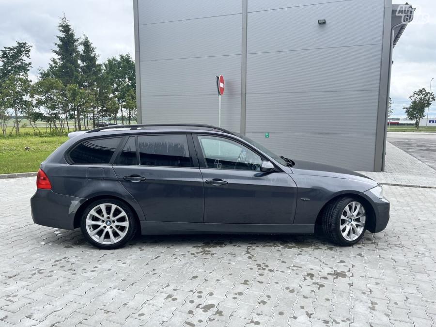 Pelēks BMW 320 2006 Panevēža, ar dzinēja tilpumu 2.00 L un nobraukumu 358 tūkst. km par 2800 €, foto 9 vietnē AUTOMOTO.COM.LV