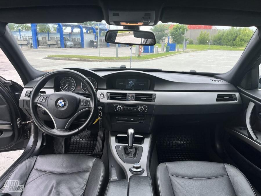 Pelēks BMW 320 2006 Panevēža, ar dzinēja tilpumu 2.00 L un nobraukumu 358 tūkst. km par 2800 €, foto 12 vietnē AUTOMOTO.COM.LV