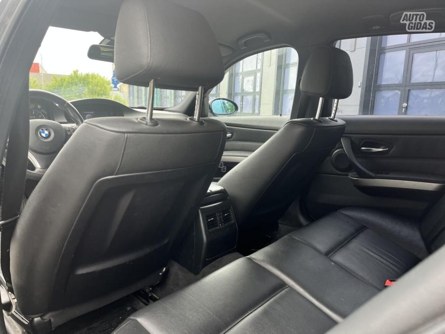 Pelēks BMW 320 2006 Panevēža, ar dzinēja tilpumu 2.00 L un nobraukumu 358 tūkst. km par 2800 €, foto 13 vietnē AUTOMOTO.COM.LV