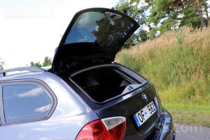 Grey BMW 320 2006 in Tukums, with an engine capacity of 2.00 L and mileage of 316 thousand km for 4290 €, photo 17 on AUTOMOTO.COM.LV