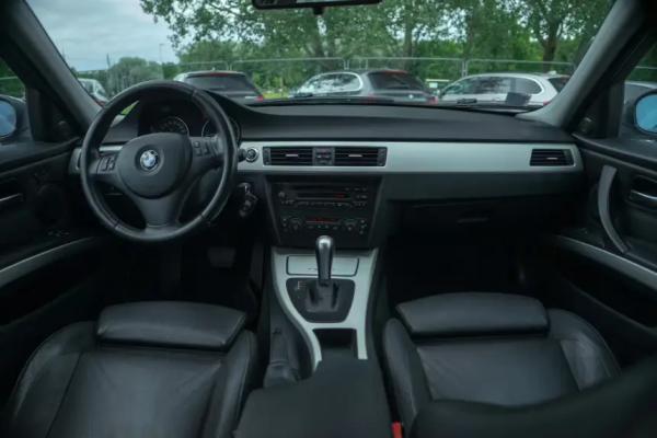 Grey BMW 320 2006 in Liepaja, with an engine capacity of 2.00 L and mileage of 259 thousand km for 4900 €, photo 6 on AUTOMOTO.COM.LV