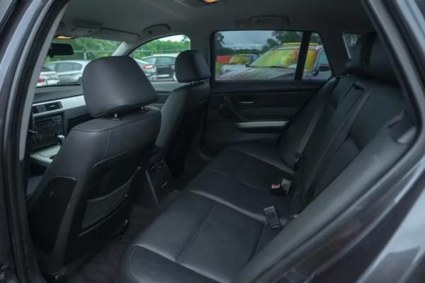Grey BMW 320 2006 in Liepaja, with an engine capacity of 2.00 L and mileage of 259 thousand km for 4900 €, photo 8 on AUTOMOTO.COM.LV