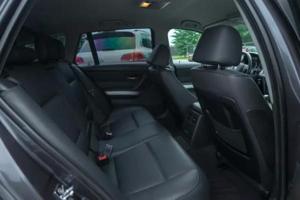 Grey BMW 320 2006 in Liepaja, with an engine capacity of 2.00 L and mileage of 259 thousand km for 4900 €, photo 10 on AUTOMOTO.COM.LV