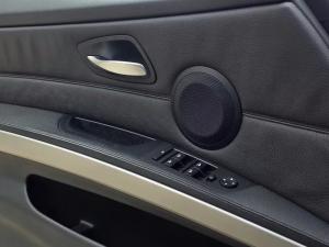 Pelēks BMW 320 2006 Grobiņa, ar dzinēja tilpumu 2.00 L un nobraukumu 336 tūkst. km par 4700 €, foto 24 vietnē AUTOMOTO.COM.LV