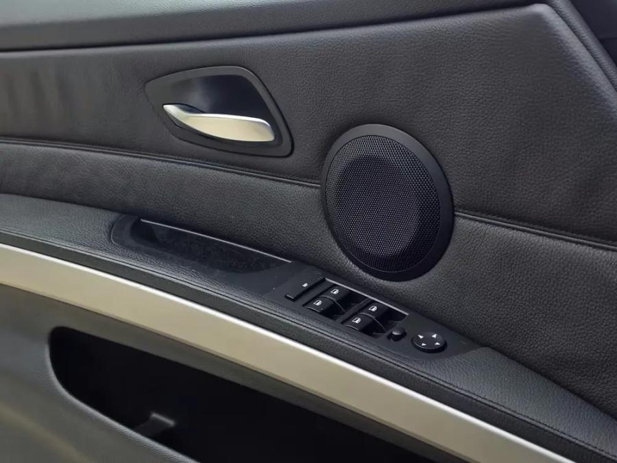 Pelēks BMW 320 2006 Grobiņa, ar dzinēja tilpumu 2.00 L un nobraukumu 336 tūkst. km par 4700 €, foto 24 vietnē AUTOMOTO.COM.LV