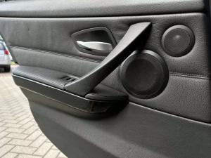 Grey BMW 320 2006 in Riga, with an engine capacity of 2.00 L and mileage of 387 thousand km for 3990 €, photo 17 on AUTOMOTO.COM.LV