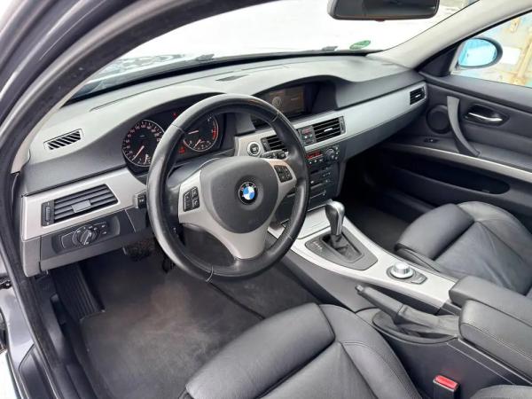Grey BMW 320 2006 in Riga, with an engine capacity of 2.00 L and mileage of 332 thousand km for 4995 €, photo 9 on AUTOMOTO.COM.LV
