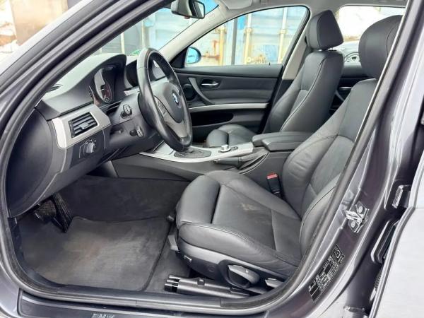 Grey BMW 320 2006 in Riga, with an engine capacity of 2.00 L and mileage of 332 thousand km for 4995 €, photo 10 on AUTOMOTO.COM.LV