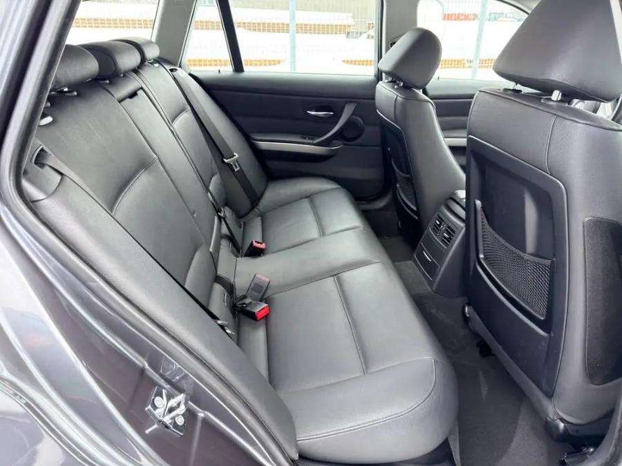 Grey BMW 320 2006 in Riga, with an engine capacity of 2.00 L and mileage of 332 thousand km for 4995 €, photo 14 on AUTOMOTO.COM.LV