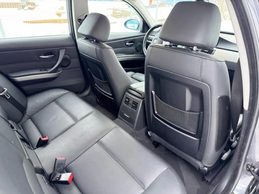Grey BMW 320 2006 in Riga, with an engine capacity of 2.00 L and mileage of 332 thousand km for 4995 €, photo 15 on AUTOMOTO.COM.LV