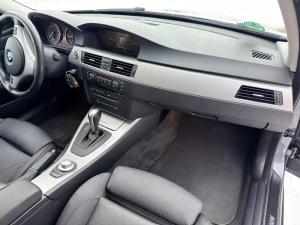 Grey BMW 320 2006 in Riga, with an engine capacity of 2.00 L and mileage of 332 thousand km for 4995 €, photo 17 on AUTOMOTO.COM.LV