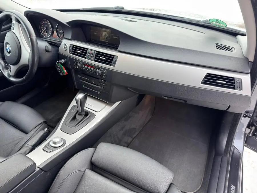 Grey BMW 320 2006 in Riga, with an engine capacity of 2.00 L and mileage of 332 thousand km for 4995 €, photo 17 on AUTOMOTO.COM.LV