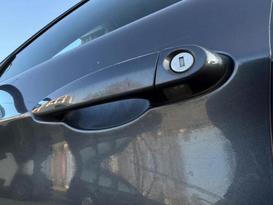 Grey BMW 320 2006 in Riga, with an engine capacity of 2.00 L and mileage of 270 thousand km for 2190 €, photo 8 on AUTOMOTO.COM.LV