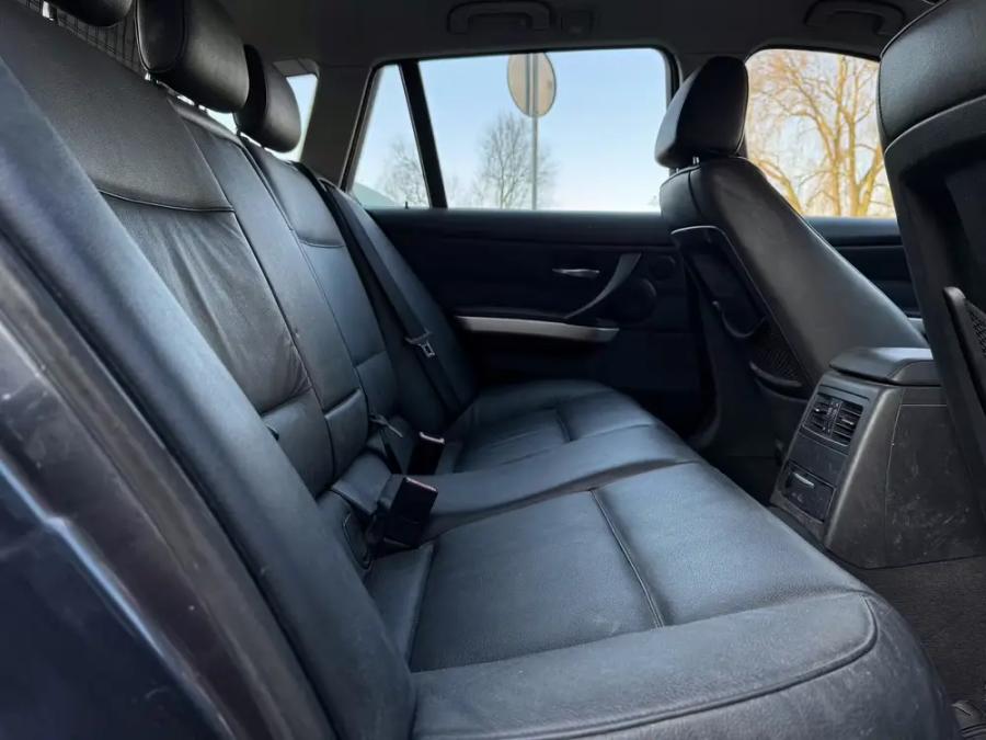 Grey BMW 320 2006 in Riga, with an engine capacity of 2.00 L and mileage of 270 thousand km for 2190 €, photo 14 on AUTOMOTO.COM.LV