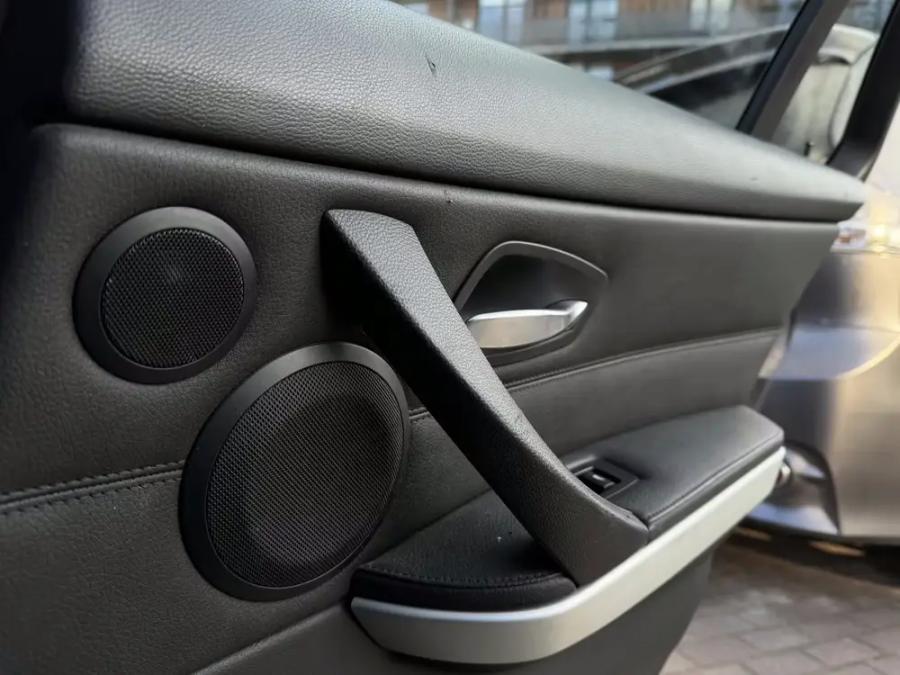 Grey BMW 320 2006 in Riga, with an engine capacity of 2.00 L and mileage of 270 thousand km for 2190 €, photo 15 on AUTOMOTO.COM.LV