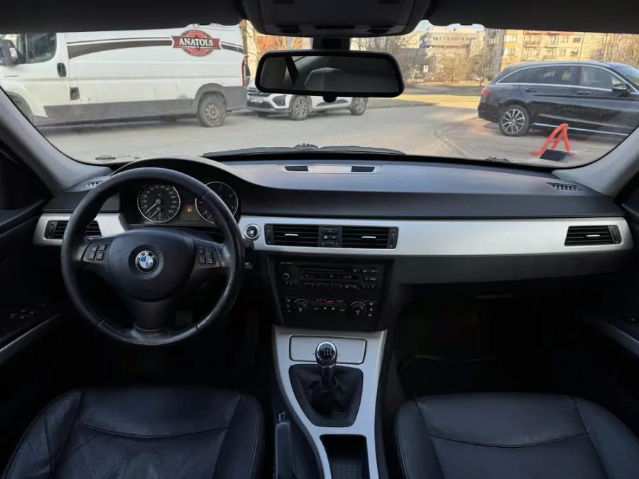 Grey BMW 320 2006 in Riga, with an engine capacity of 2.00 L and mileage of 270 thousand km for 2190 €, photo 16 on AUTOMOTO.COM.LV
