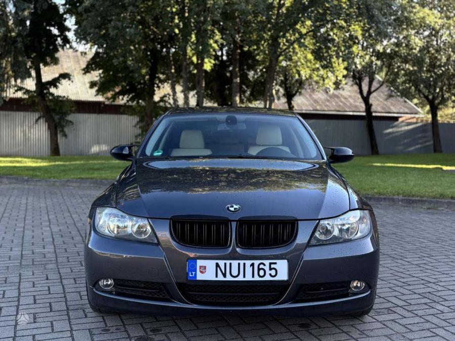 Grey BMW 320 2006 in Marijampole, with an engine capacity of 2.00 L and mileage of 329 thousand km for 3150 €, photo 3 on AUTOMOTO.COM.LV