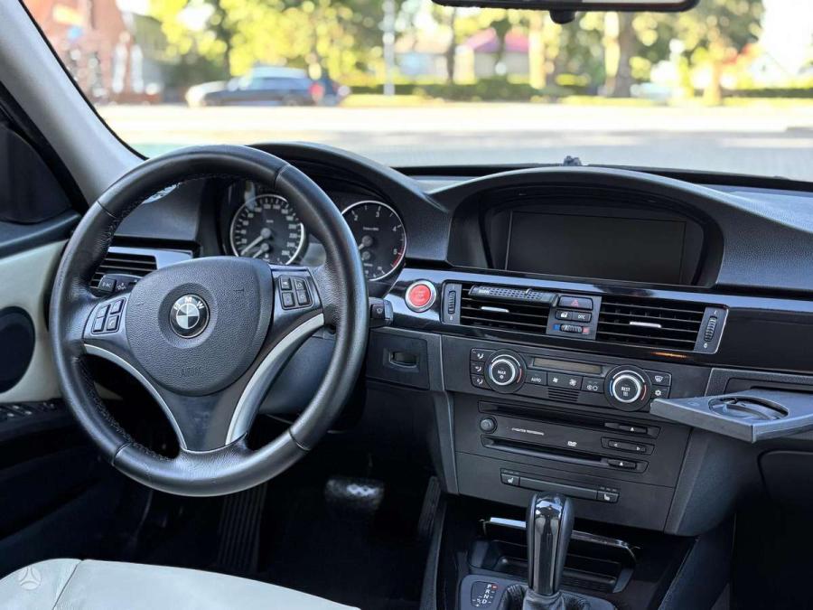 Grey BMW 320 2006 in Marijampole, with an engine capacity of 2.00 L and mileage of 329 thousand km for 3150 €, photo 12 on AUTOMOTO.COM.LV