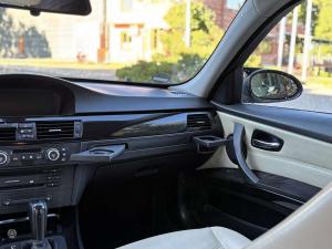 Grey BMW 320 2006 in Marijampole, with an engine capacity of 2.00 L and mileage of 329 thousand km for 3150 €, photo 13 on AUTOMOTO.COM.LV