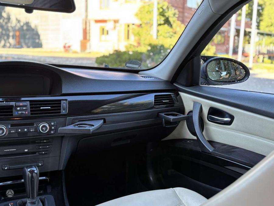 Grey BMW 320 2006 in Marijampole, with an engine capacity of 2.00 L and mileage of 329 thousand km for 3150 €, photo 13 on AUTOMOTO.COM.LV