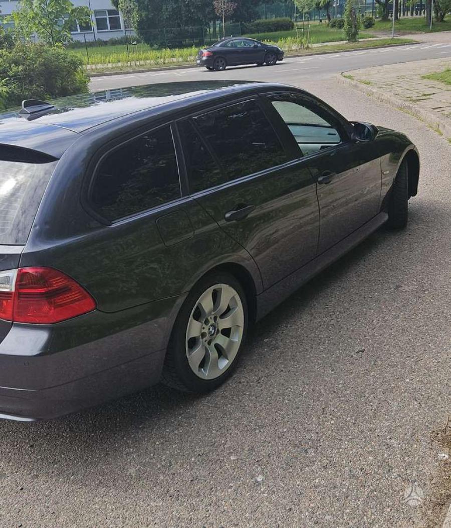 Grey BMW 320 2006 in Vilnius, with an engine capacity of 2.00 L and mileage of 352 thousand km for 3250 €, photo 5 on AUTOMOTO.COM.LV