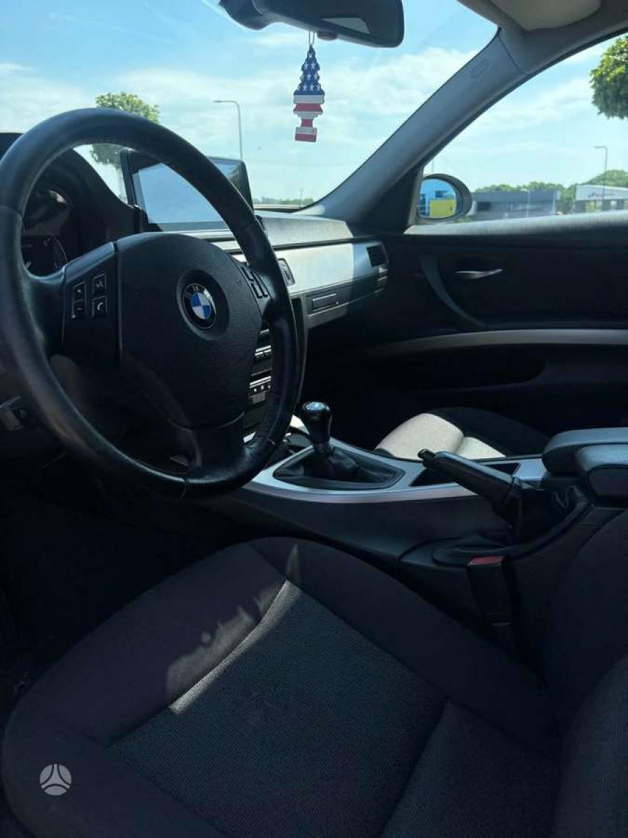 Grey BMW 320 2006 in Kaunas, with an engine capacity of 2.00 L and mileage of 475 thousand km for 2650 €, photo 13 on AUTOMOTO.COM.LV