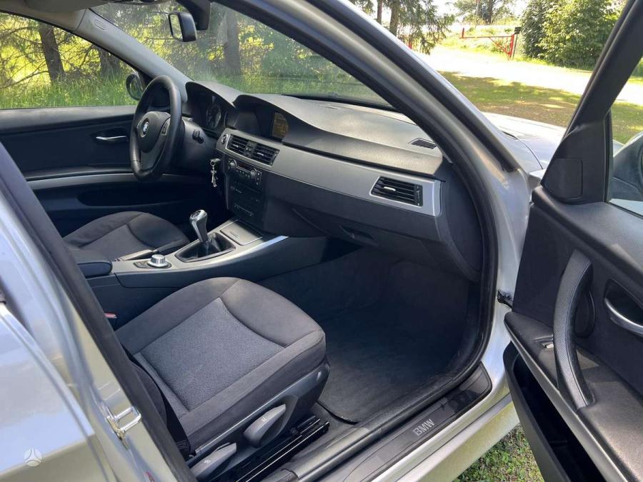 Grey BMW 320 2006 in Pasvalys, with an engine capacity of 2.00 L and mileage of 247 thousand km for 2500 €, photo 7 on AUTOMOTO.COM.LV