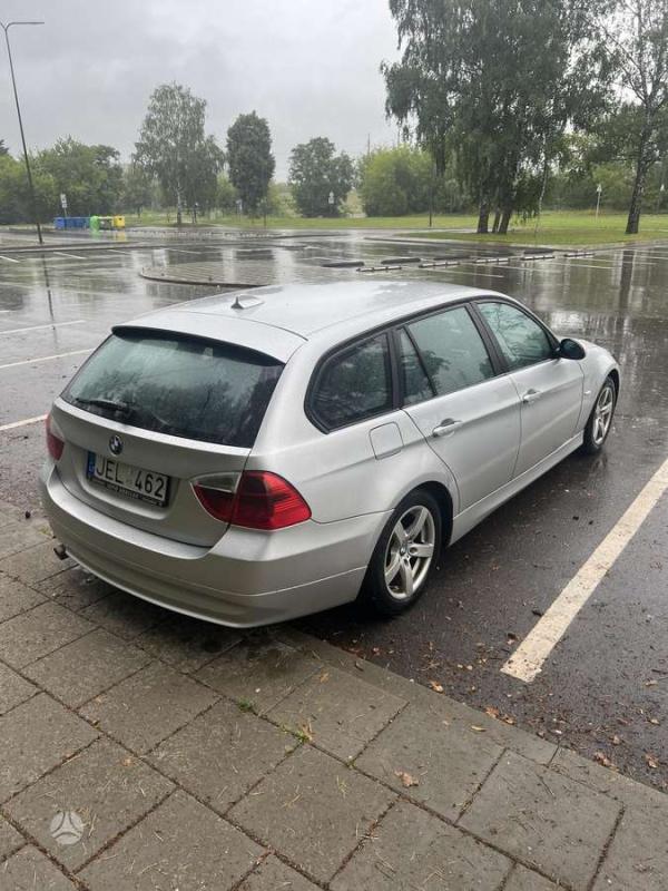 Pelēks BMW 320 2006 Kauņa, ar dzinēja tilpumu 2.00 L un nobraukumu 315 tūkst. km par 2950 €, foto 2 vietnē AUTOMOTO.COM.LV