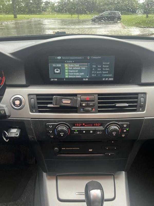 Pelēks BMW 320 2006 Kauņa, ar dzinēja tilpumu 2.00 L un nobraukumu 315 tūkst. km par 2950 €, foto 9 vietnē AUTOMOTO.COM.LV